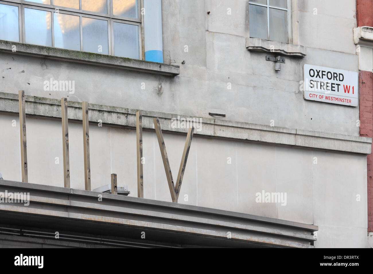 Store now closed sign hi-res stock photography and images - Alamy