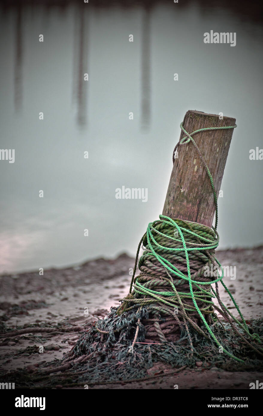 Mooring warp hi-res stock photography and images - Alamy