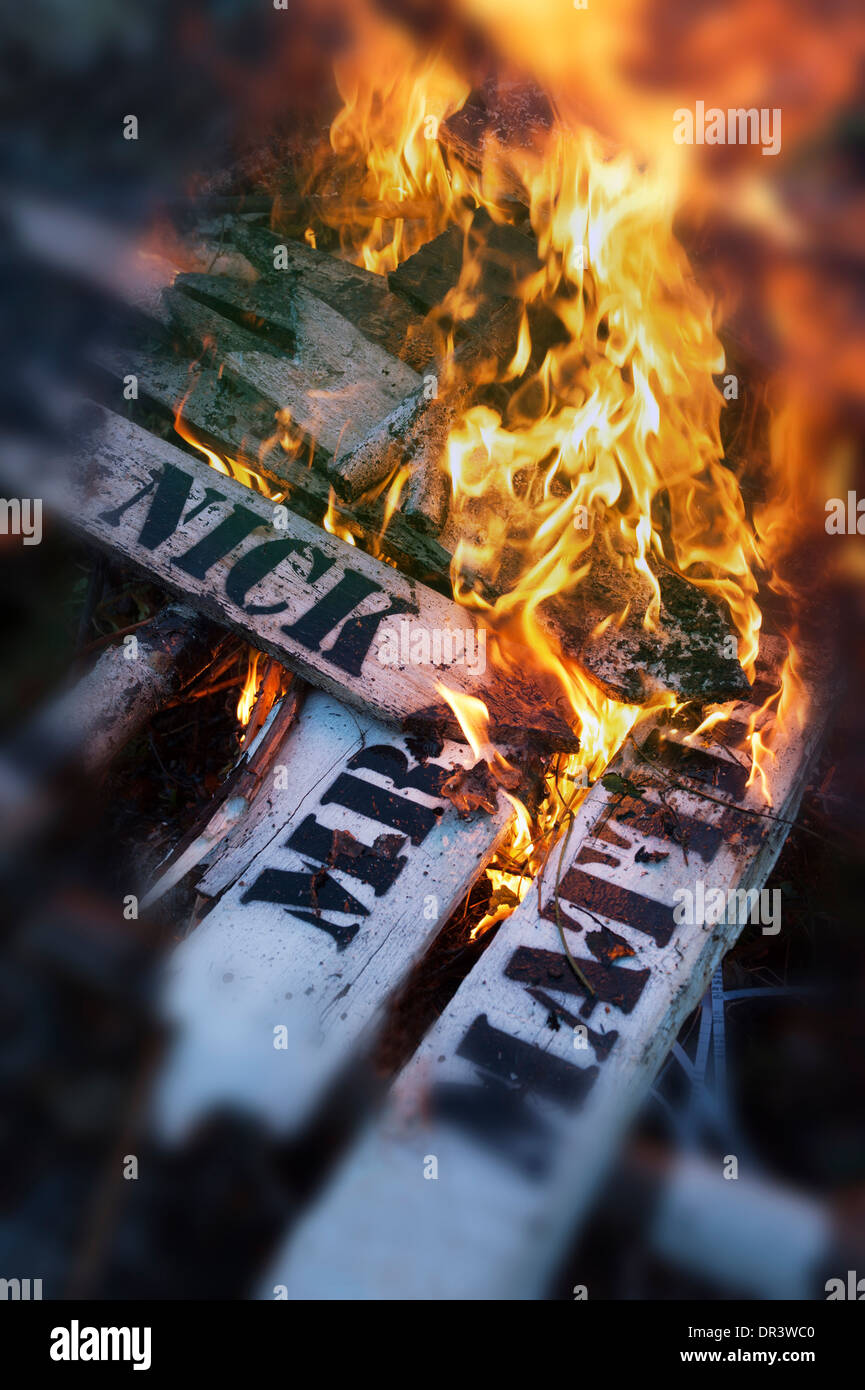 Bonfire burning hi-res stock photography and images - Alamy
