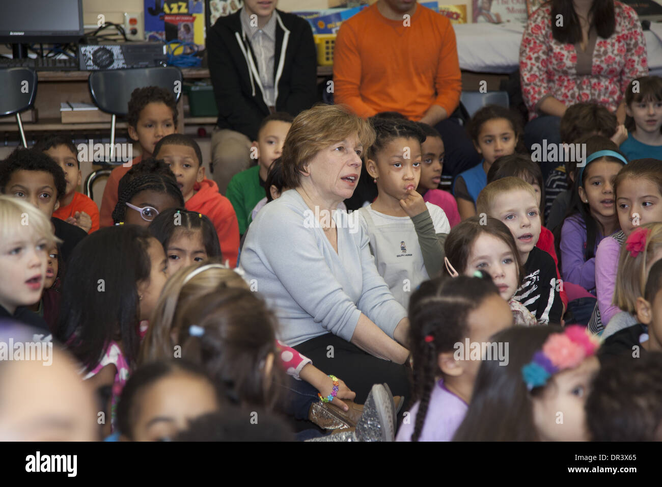 AFT president Randi Weingarten sings with elementary school children in ...