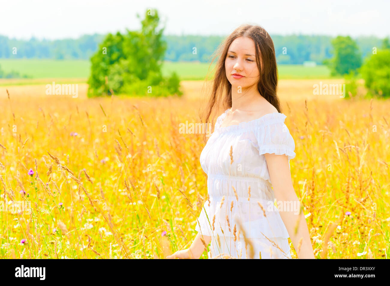 Cute woman in yellow hi-res stock photography and images - Alamy