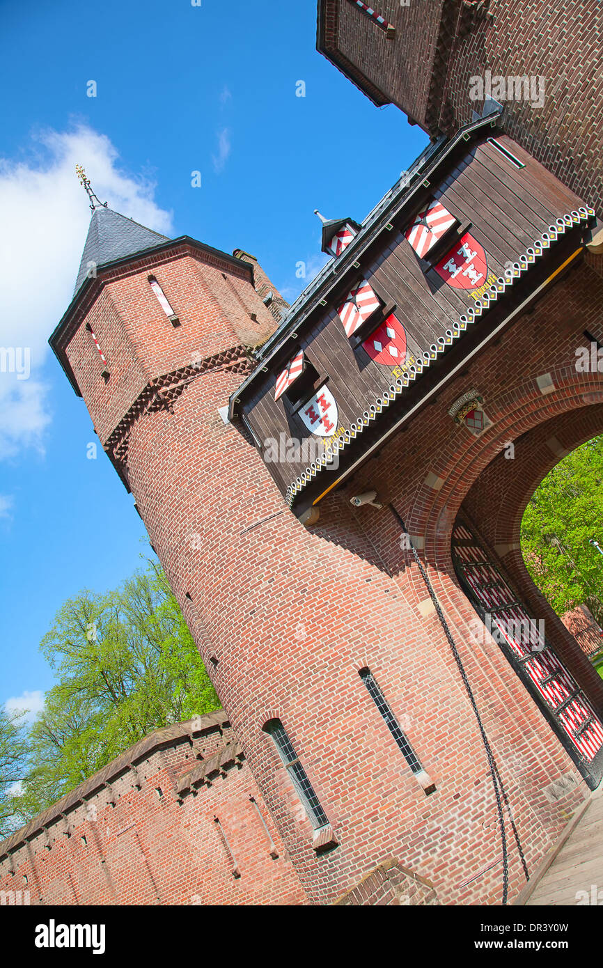 Main entrance of the ancient castle Stock Photo - Alamy