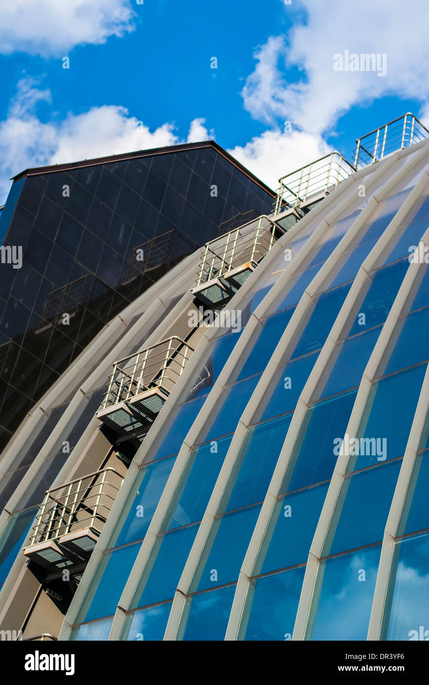 Mirrored facade hi-res stock photography and images - Alamy