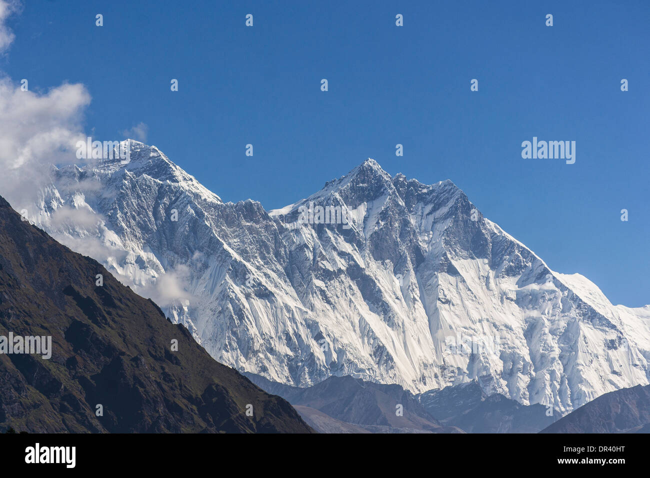 Snow covered Everest Stock Photo - Alamy