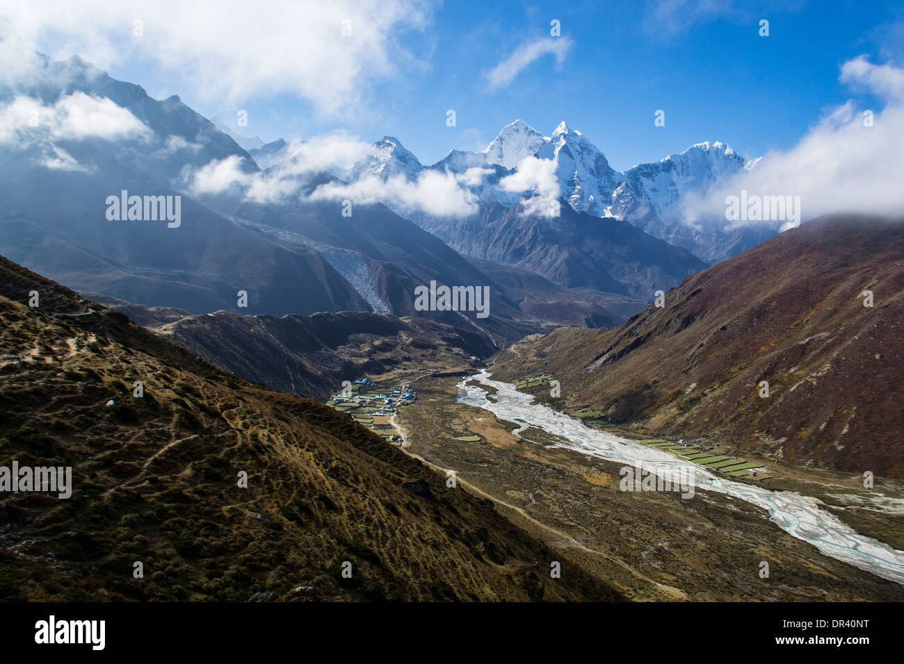 Snow covered Everest Stock Photo - Alamy
