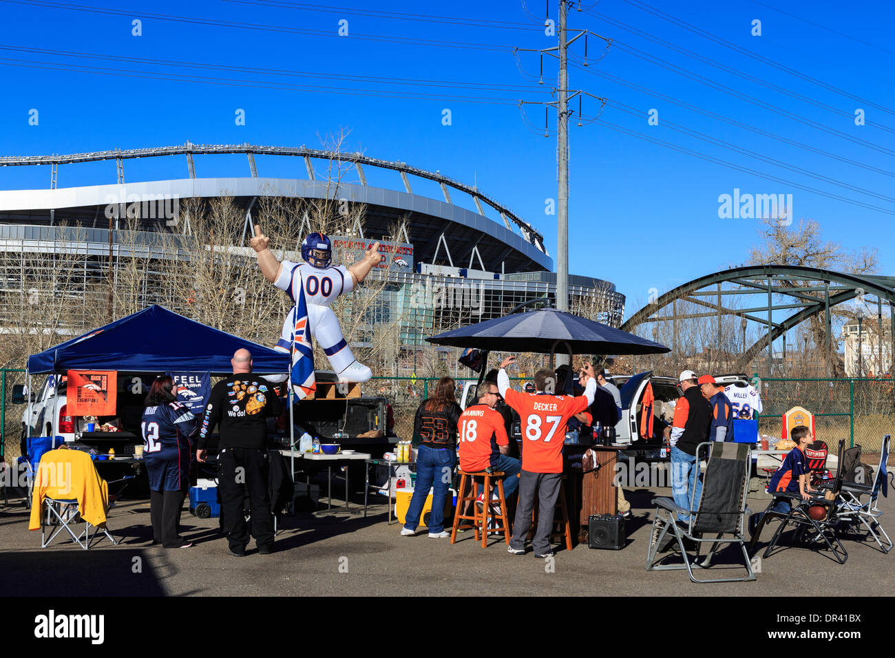 Football fans tailgate in hi-res stock photography and images - Alamy