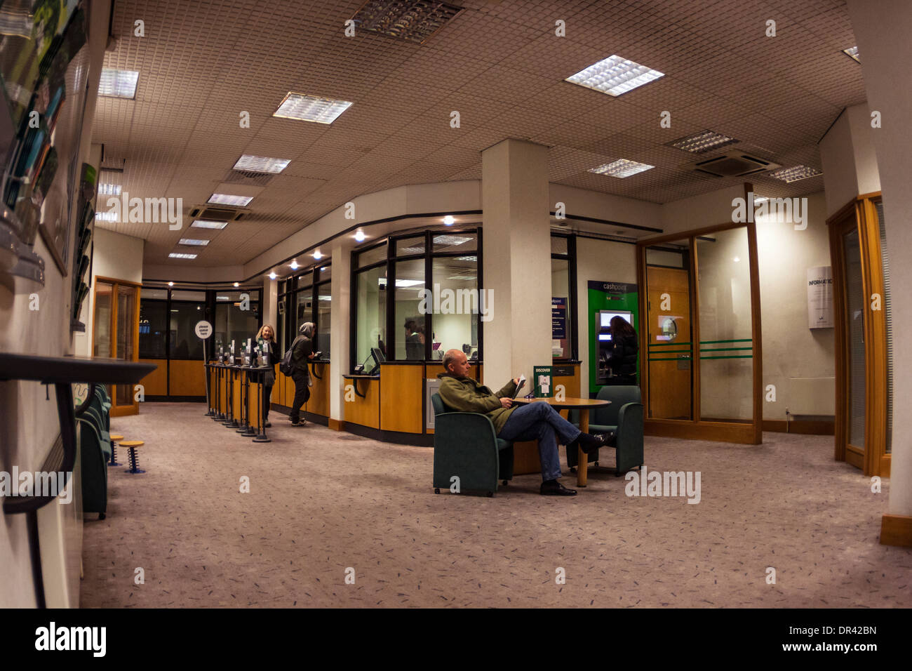 Bank interior hi-res stock photography and images - Alamy