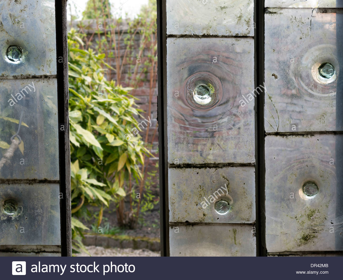 Old Window Panes Stock Photos & Old Window Panes Stock Images - Alamy Old Window Panes Stock Photos & Old Window Panes Stock Images - Alamy