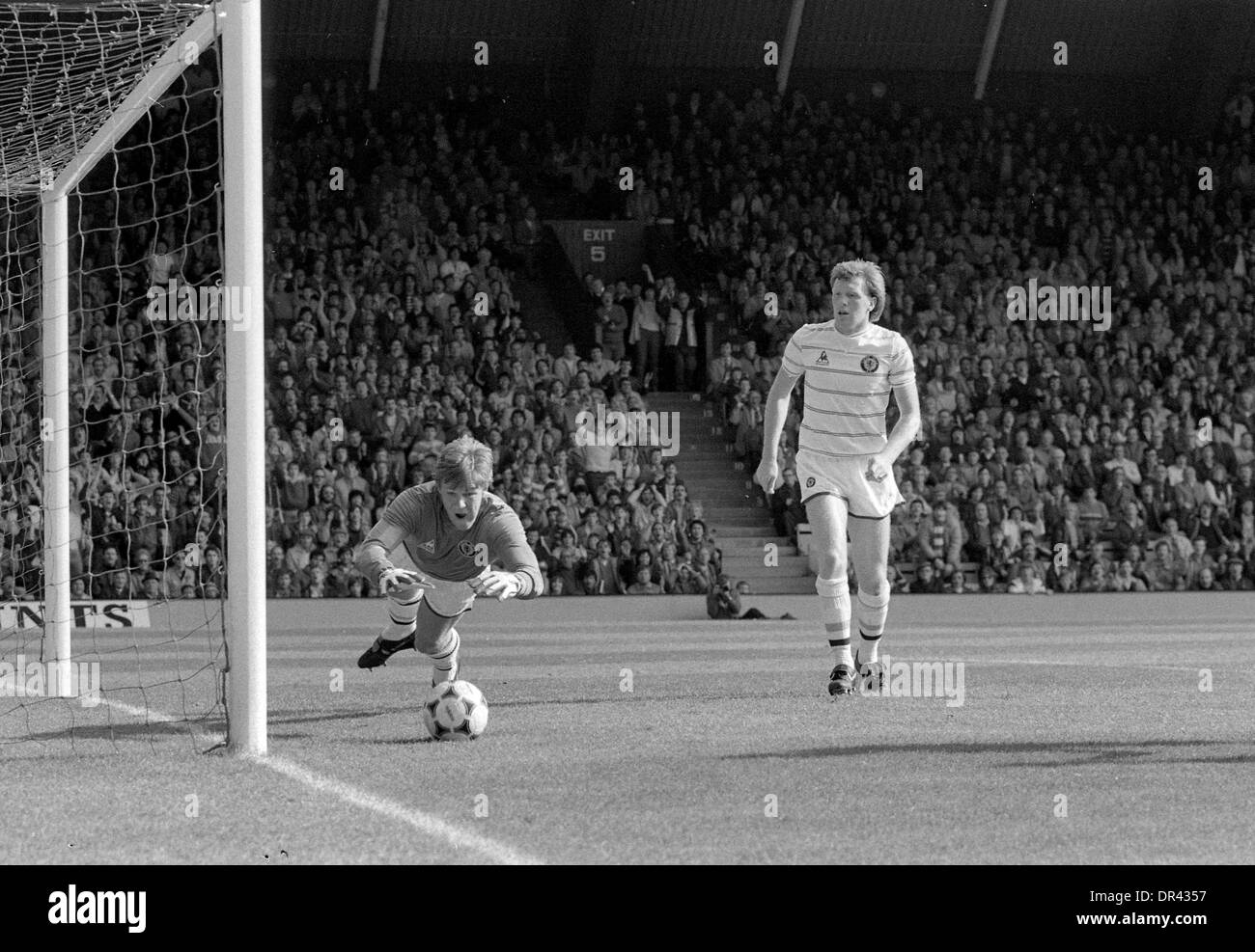 LIVERPOOL V ASTON VILLA 17/9/1983 Goalkeeper Nigel Spink saves watched ...
