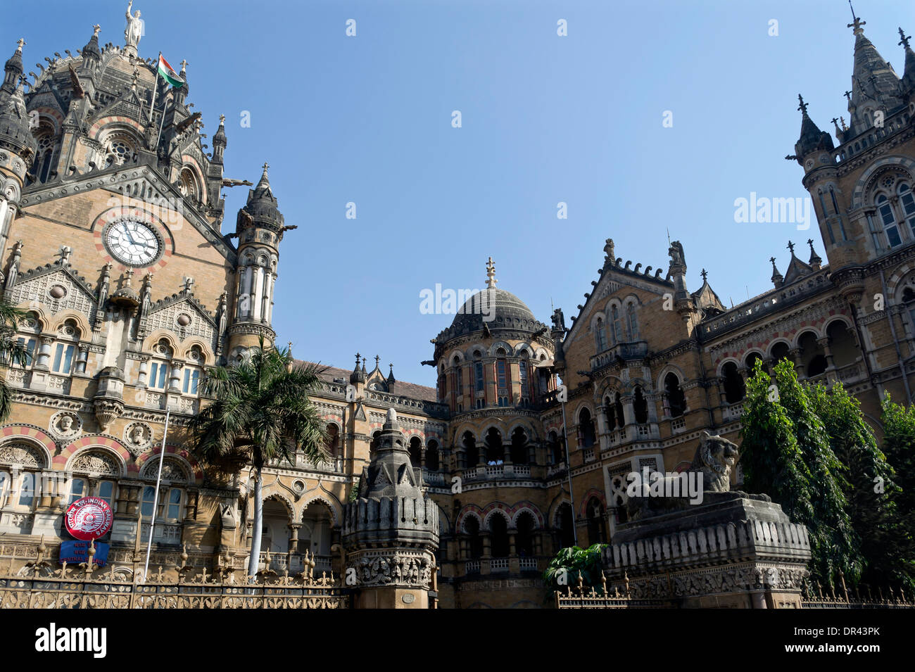 Victoria station mumbai hi-res stock photography and images - Alamy