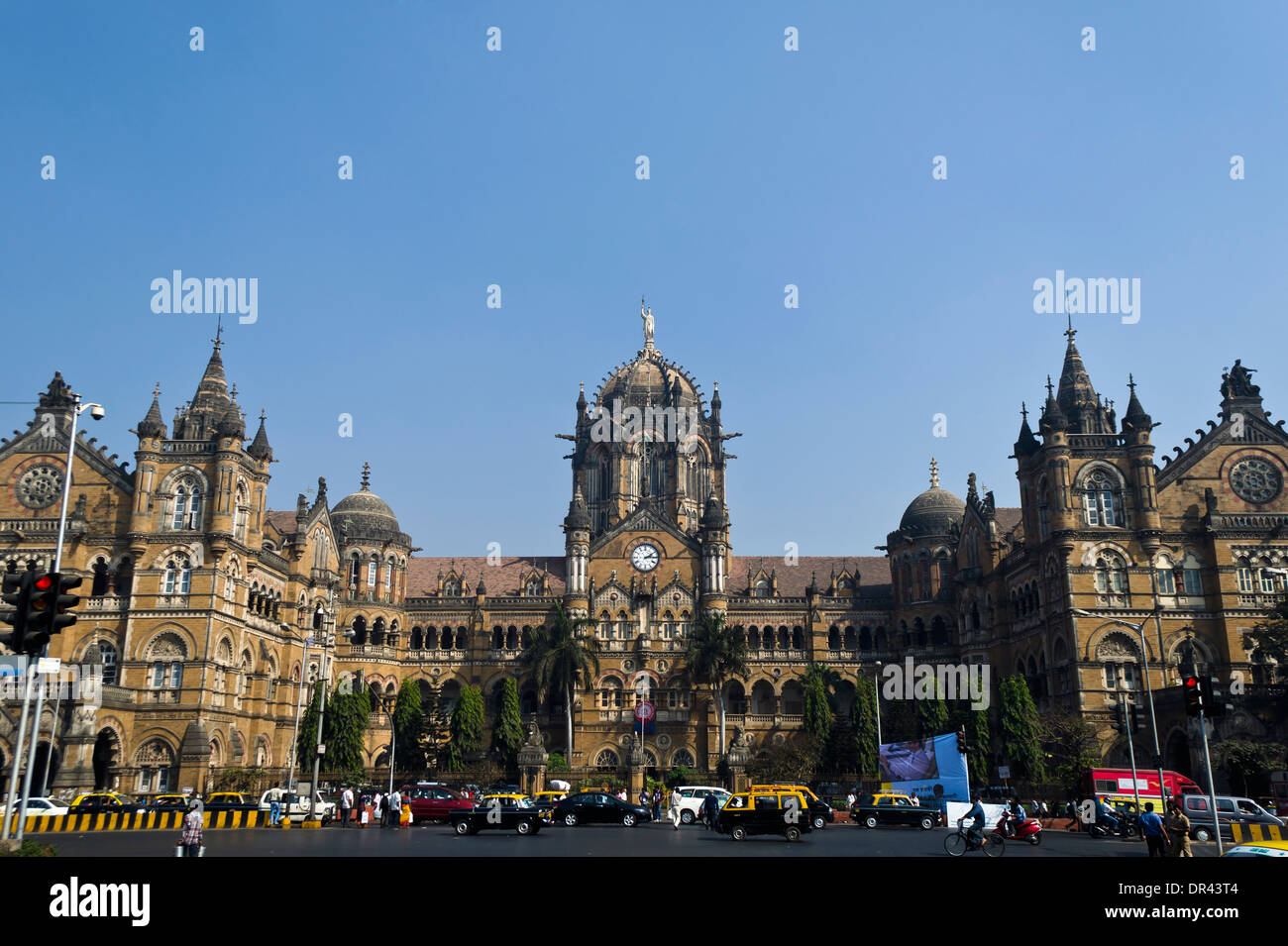 Victoria station mumbai hi-res stock photography and images - Alamy