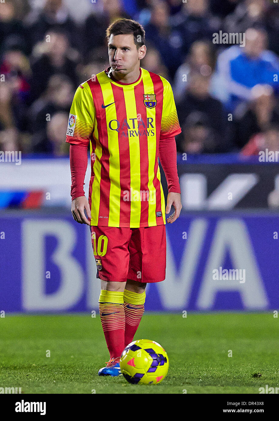 Lionel messi action images hi-res stock photography and images - Alamy