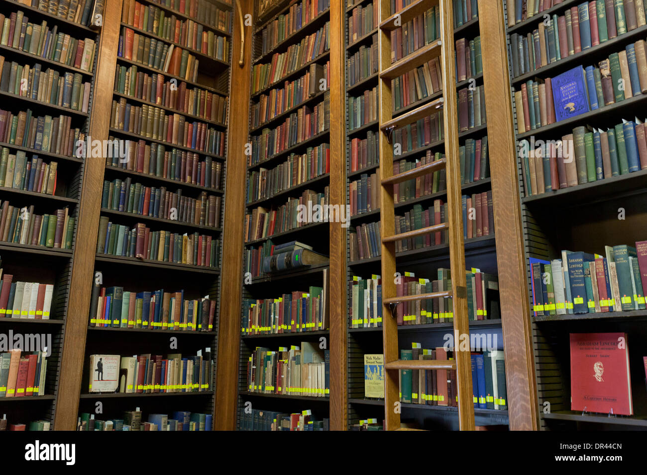 Old library shelf ladder hi-res stock photography and images - Alamy