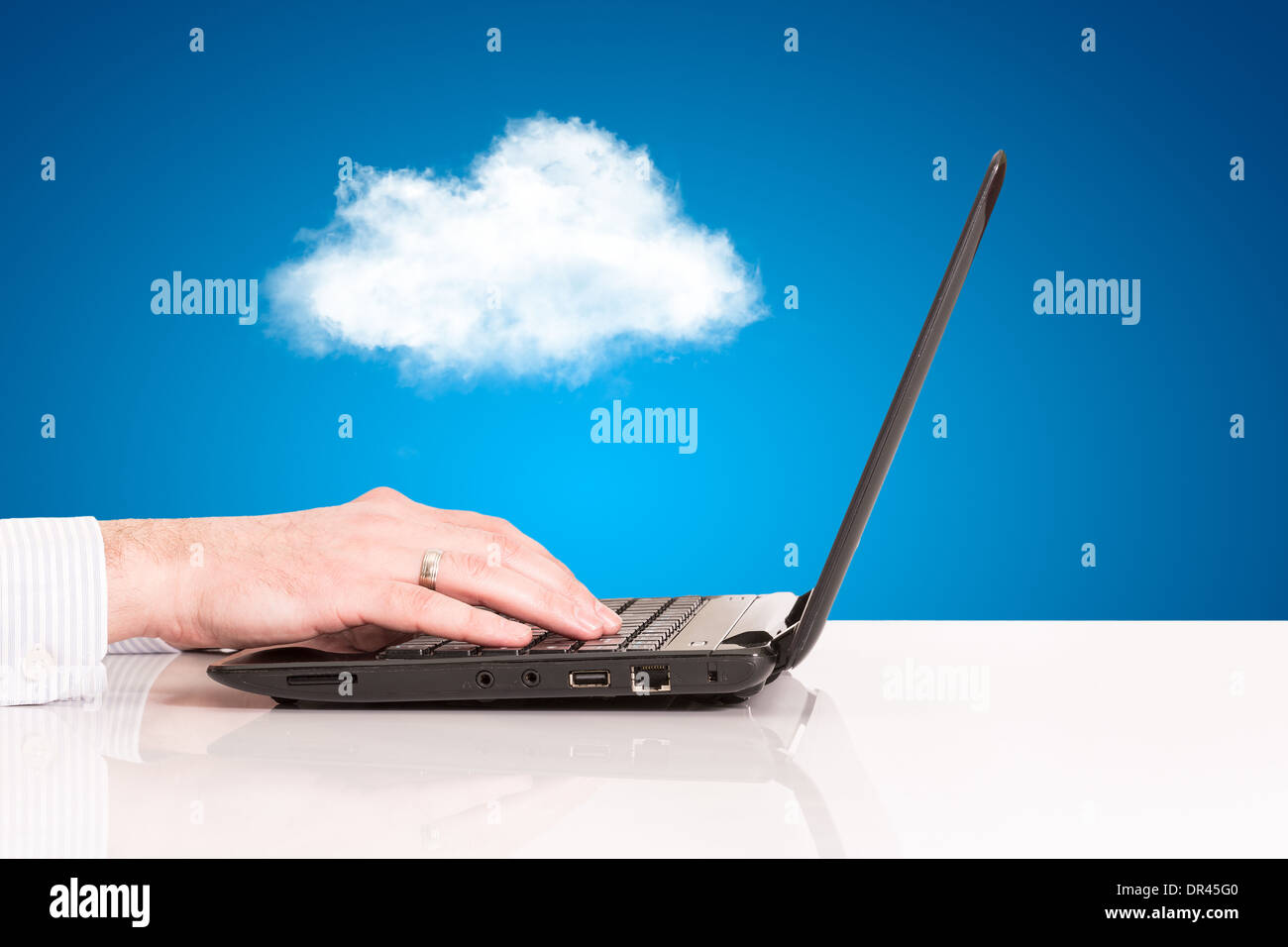 Cloud screen hi-res stock photography and images - Alamy