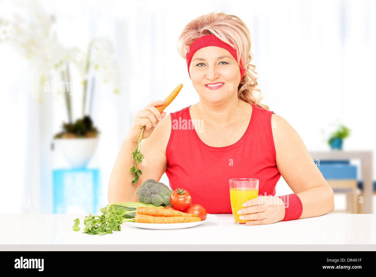 Lady healthy food hi-res stock photography and images - Alamy