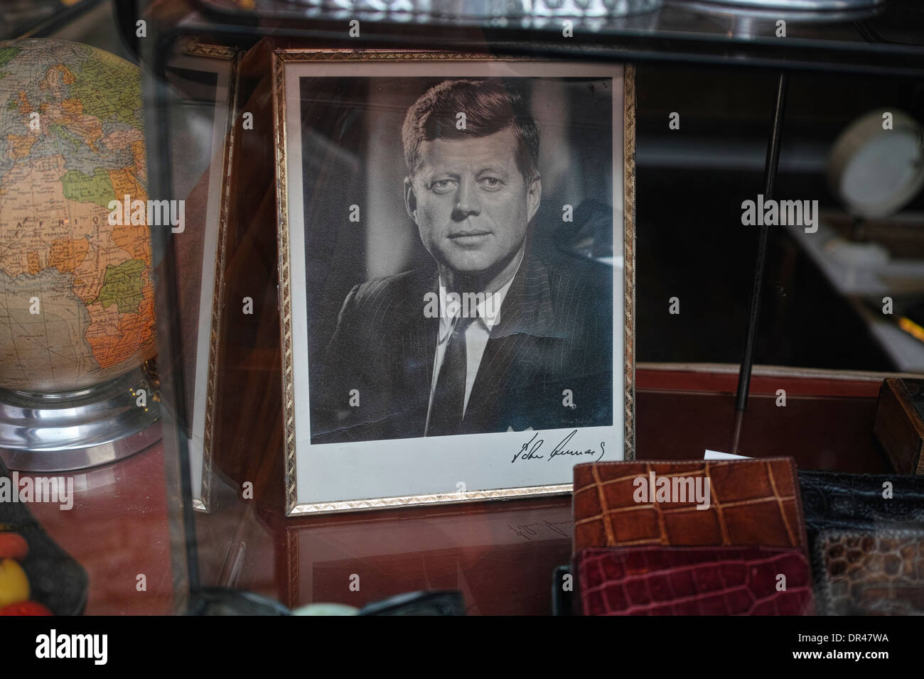 Paris kennedy hi-res stock photography and images - Alamy