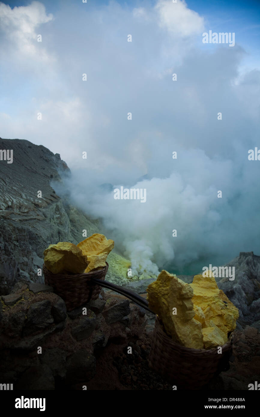 Basket sulfur, volcano in Indonesia Stock Photo - Alamy