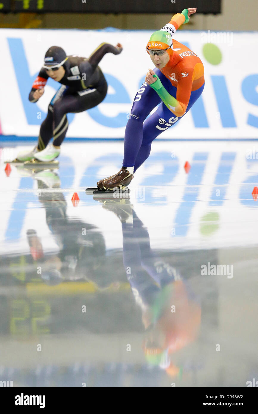 World championship sprint speed skating hi-res stock photography and ...
