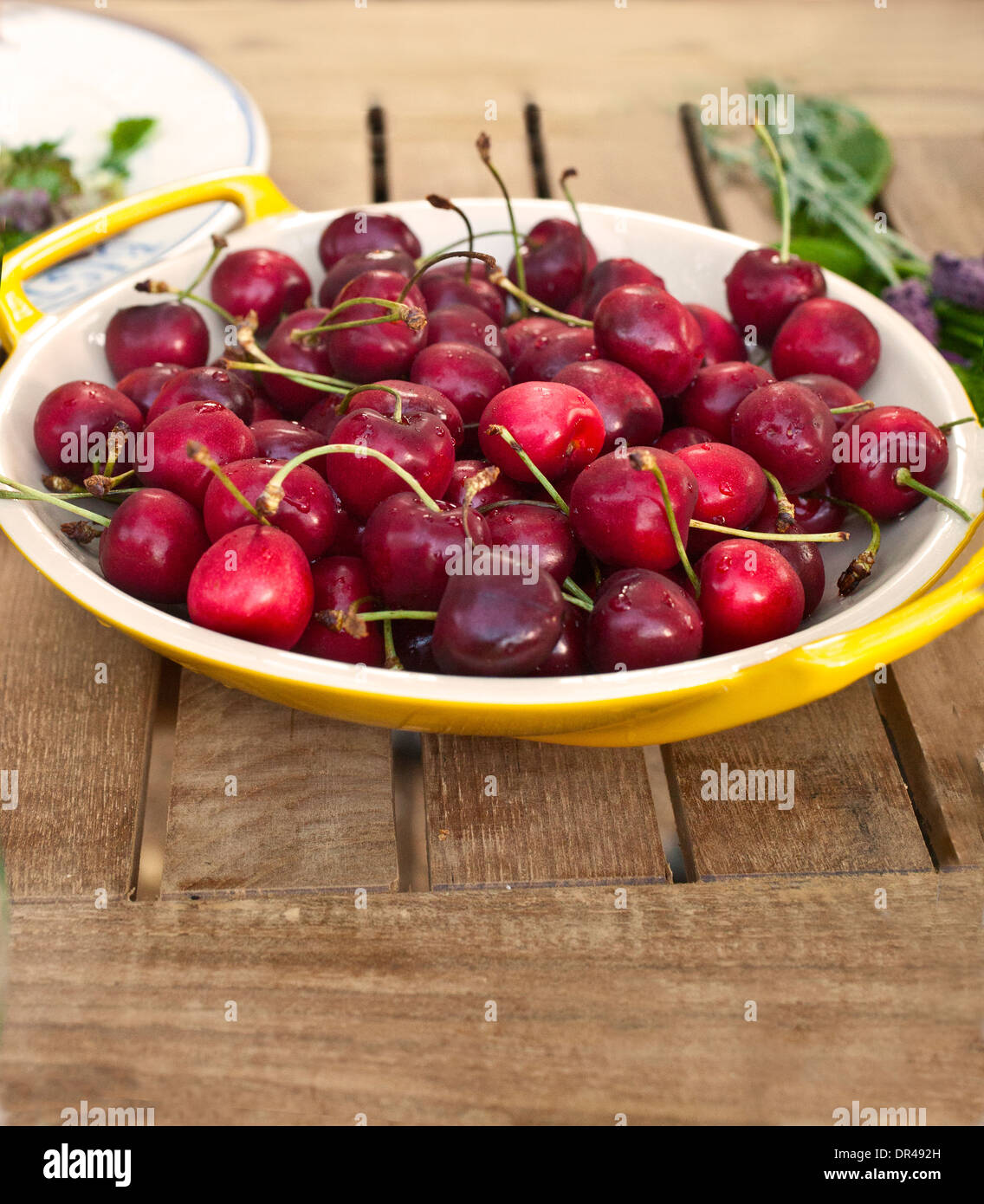Bowl of red cherries Stock Photo - Alamy