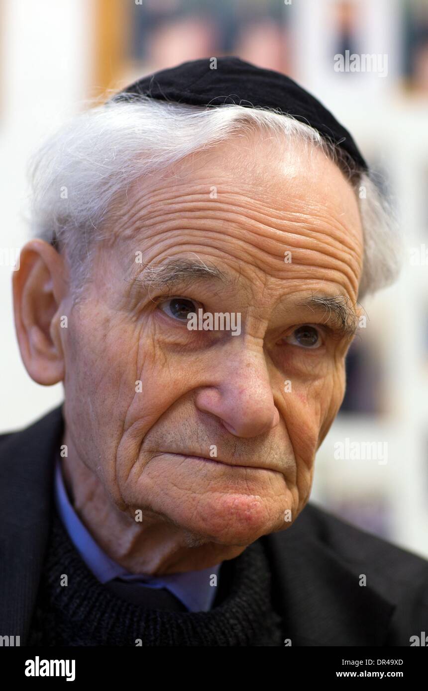 Jewish rabbi headgear hi-res stock photography and images - Alamy