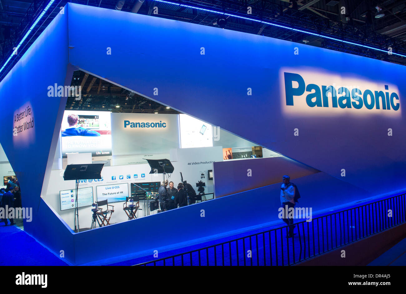 Panasonic led tv hi-res stock photography and images - Alamy