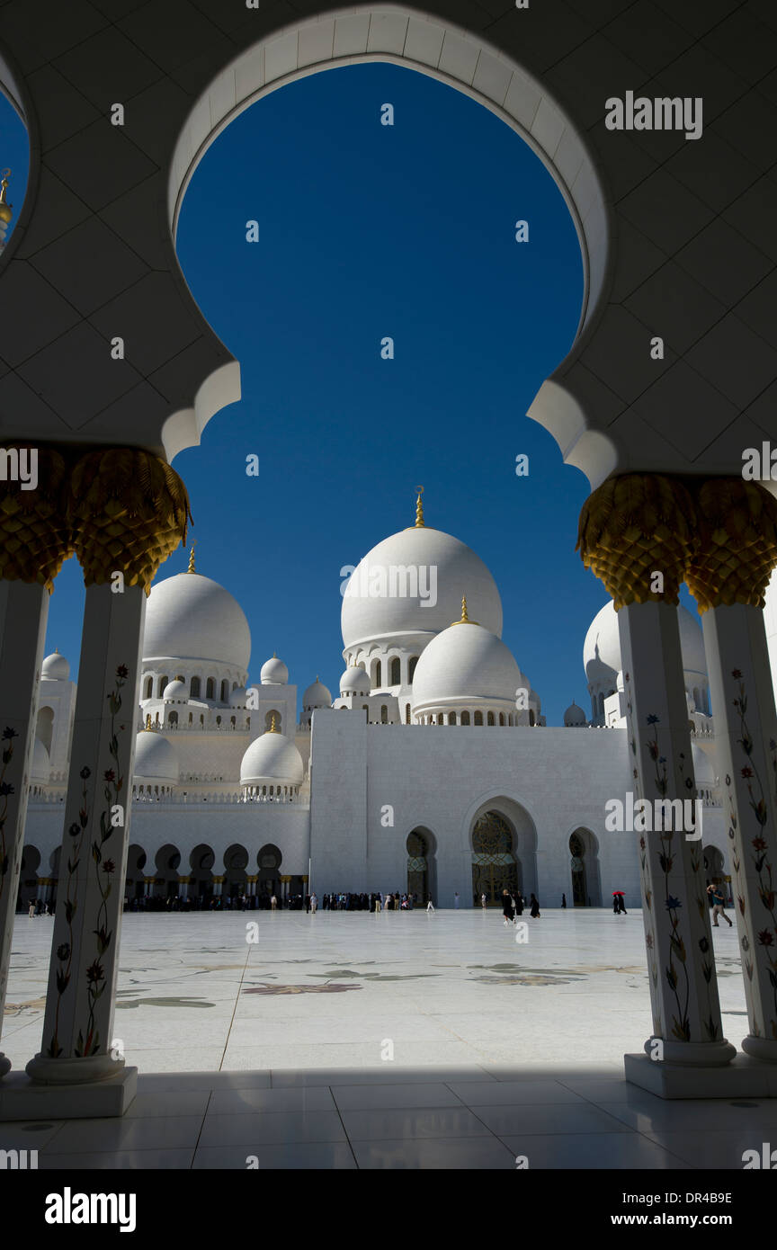 Mosque in Dubai Stock Photo - Alamy