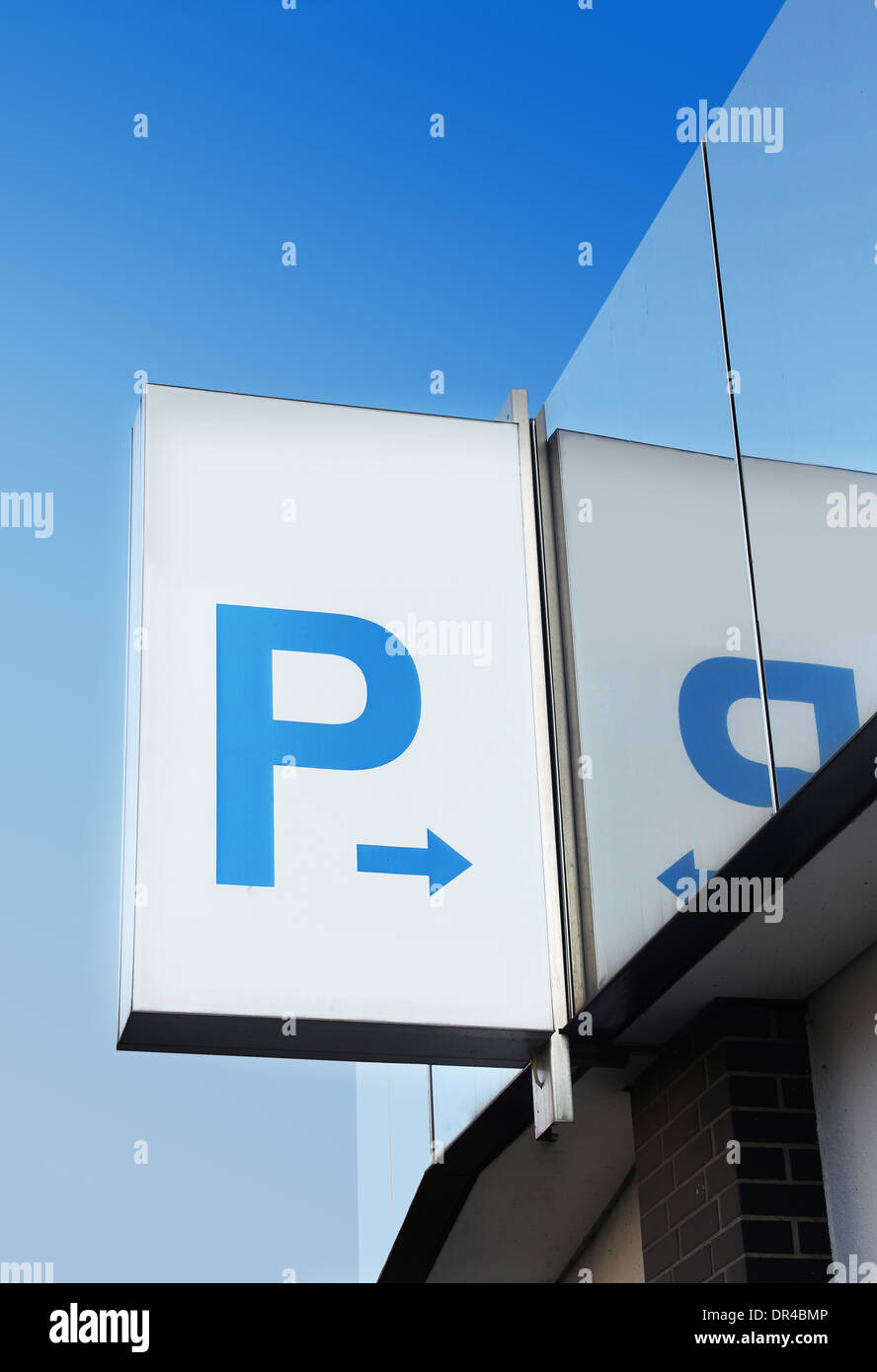 Way to parking lot hi-res stock photography and images - Alamy