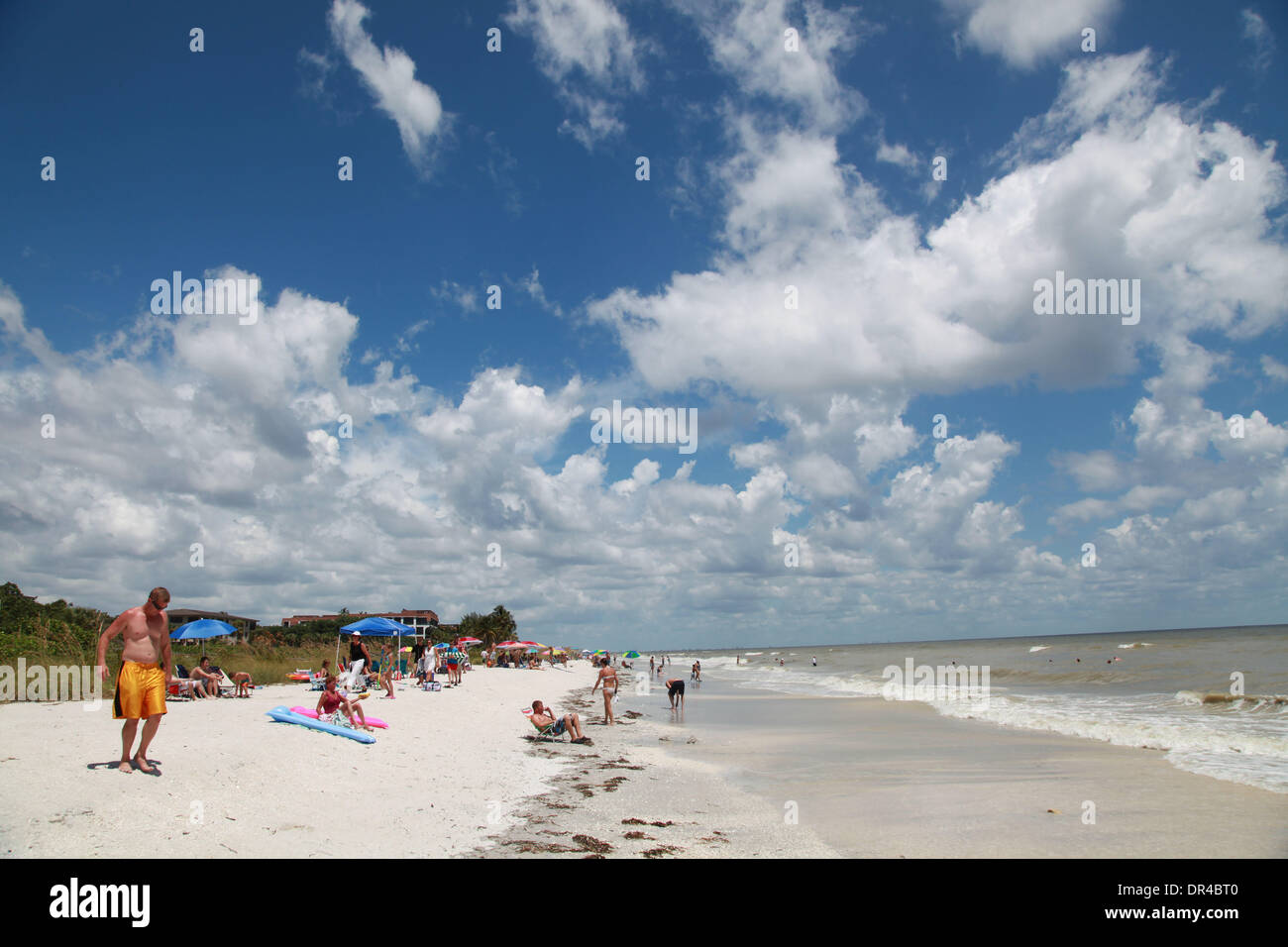 Sanibel stoop hi-res stock photography and images - Alamy