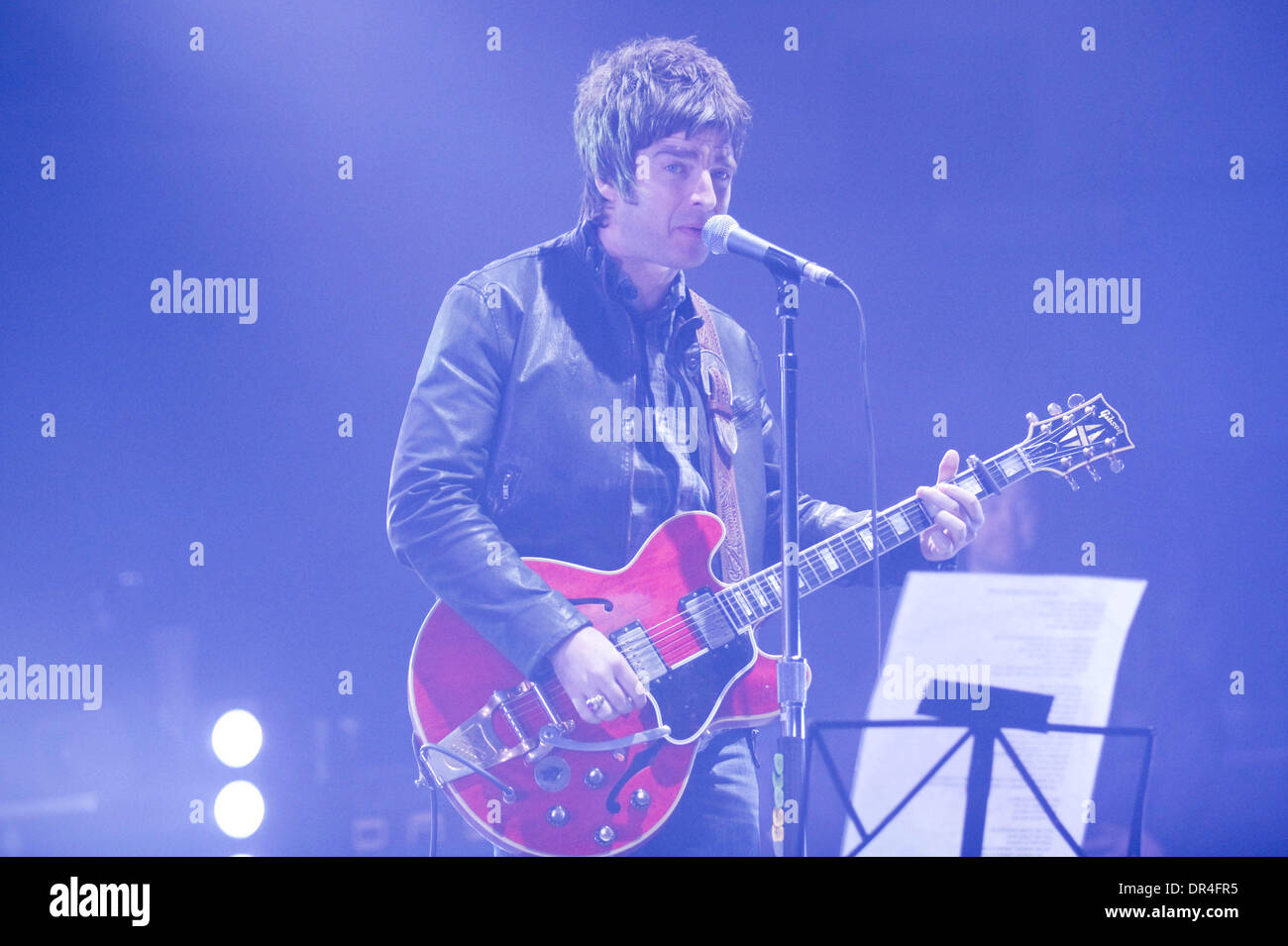 Dec 15, 2008 - London, Ontario, Canada - Guitarist NOEL GALLAGHER of ...