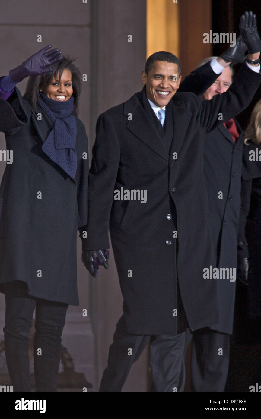 Barack obama 2009 inauguration crowd hi-res stock photography and ...