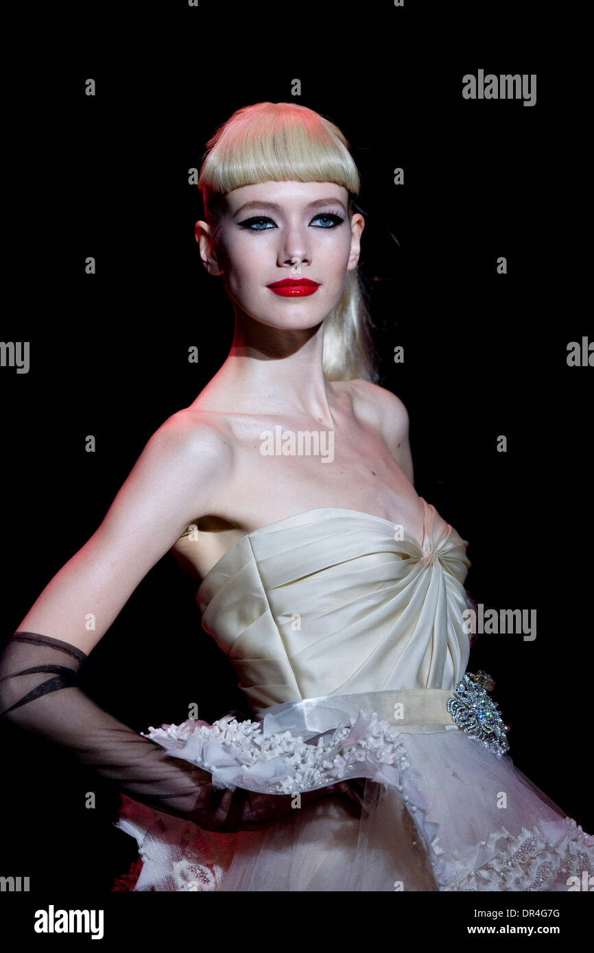 Feb 14, 2009 - New York City, New York, USA - The Barbie Runway Fashion ...