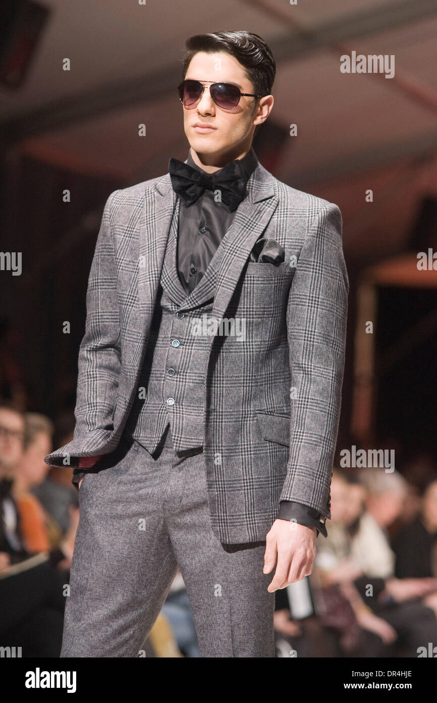 Mar 19, 2009 - Toronto, Ontario, Canada - A model on the runway for ...
