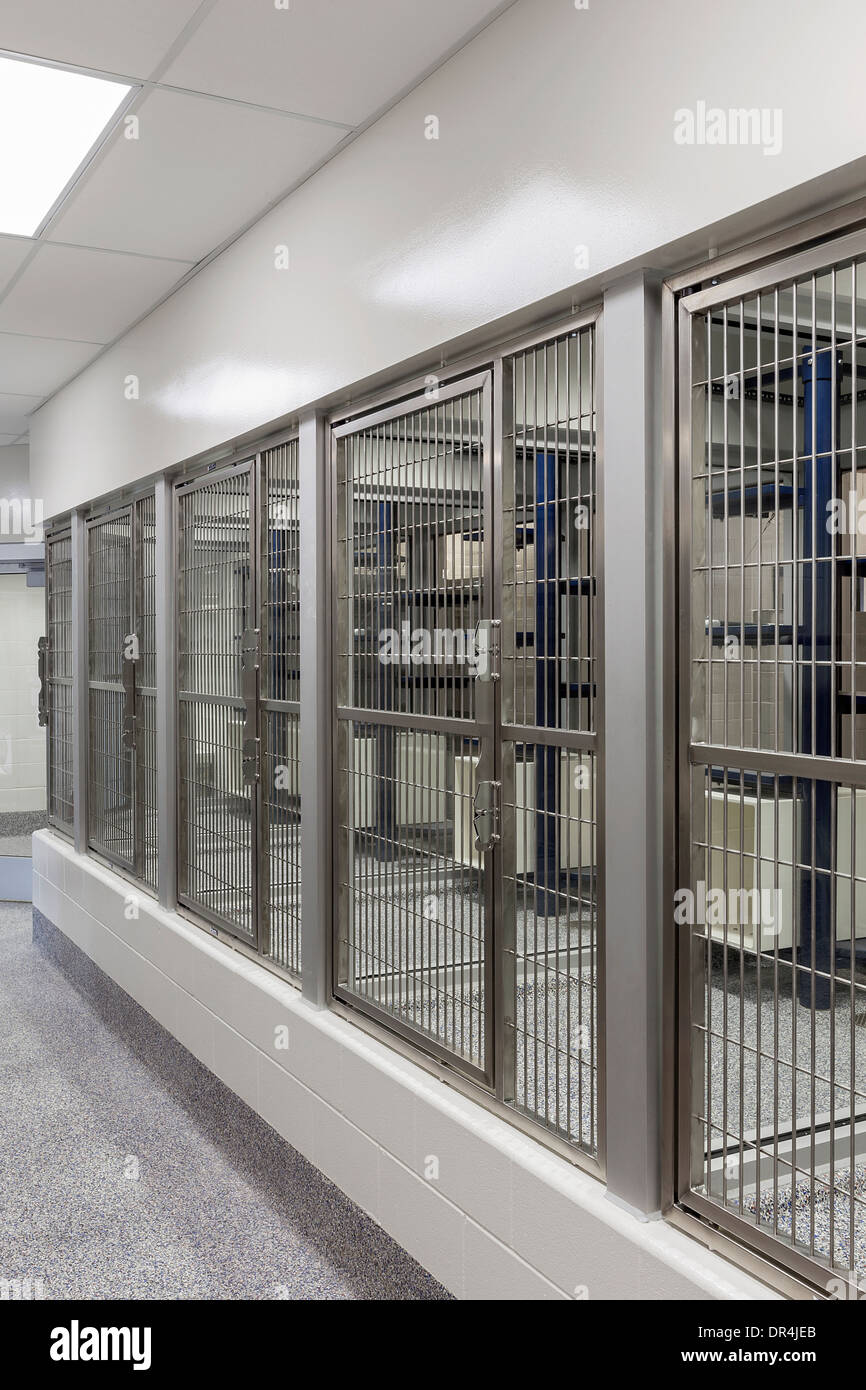 Empty cages hi-res stock photography and images - Alamy