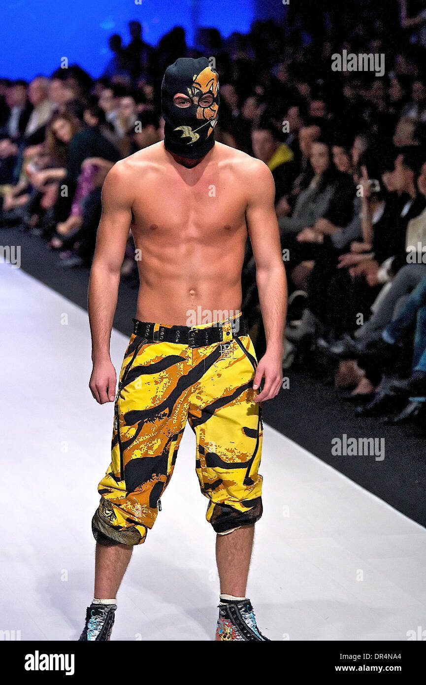 Mar 18, 2009 - Toronto, Ontario, Canada - Models on the catwalk for the ...