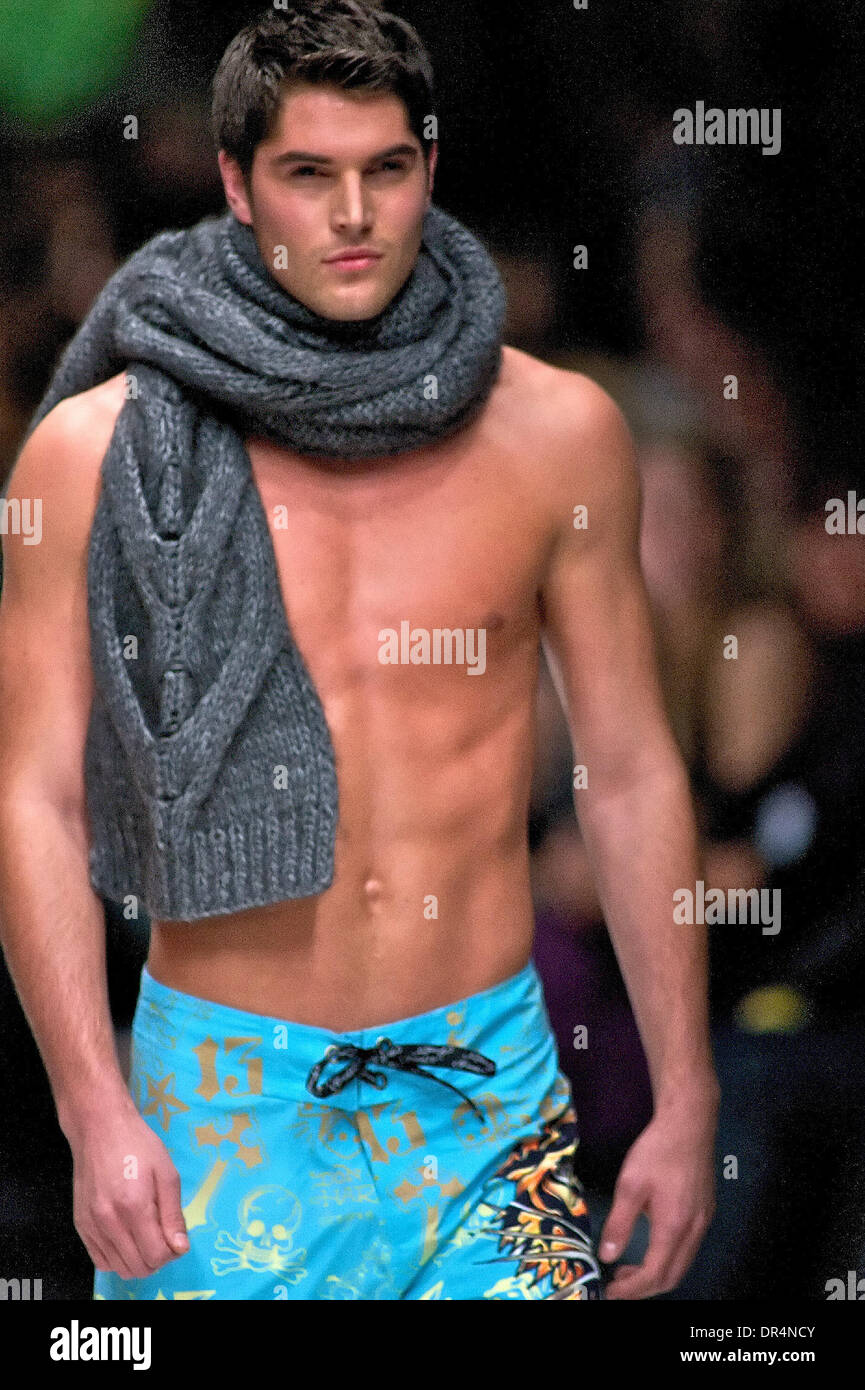 Mar 18, 2009 - Toronto, Ontario, Canada - Models on the catwalk for the ...