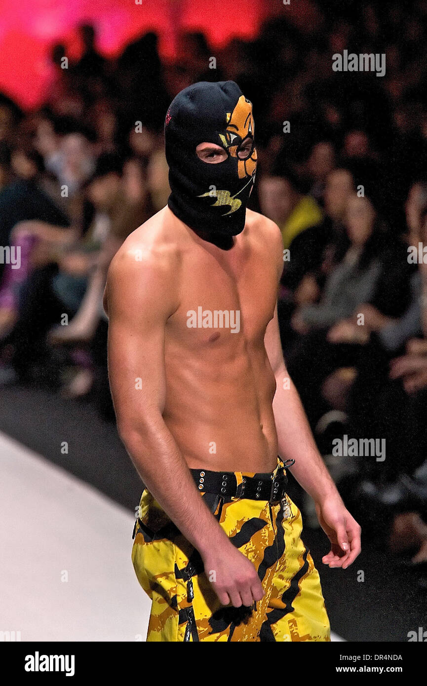 Mar 18, 2009 - Toronto, Ontario, Canada - Models on the catwalk for the ...