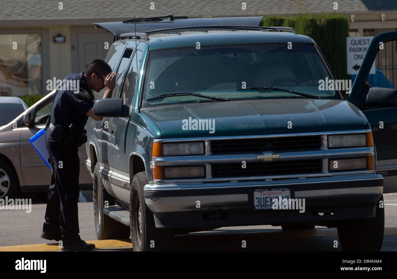 Mar 29, 2009 - Tracy, California, USA - A Tracy police officer checks ...