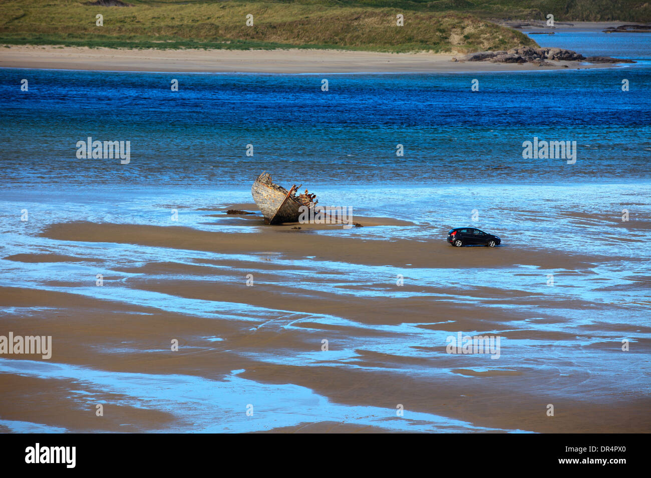 Car wreck on beach hi-res stock photography and images - Alamy