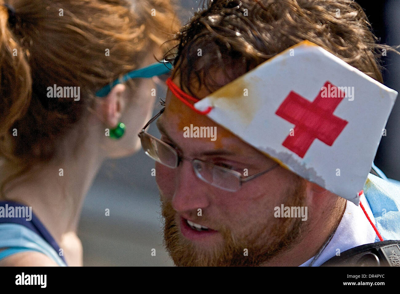 Pushing through the crowd hi-res stock photography and images - Alamy