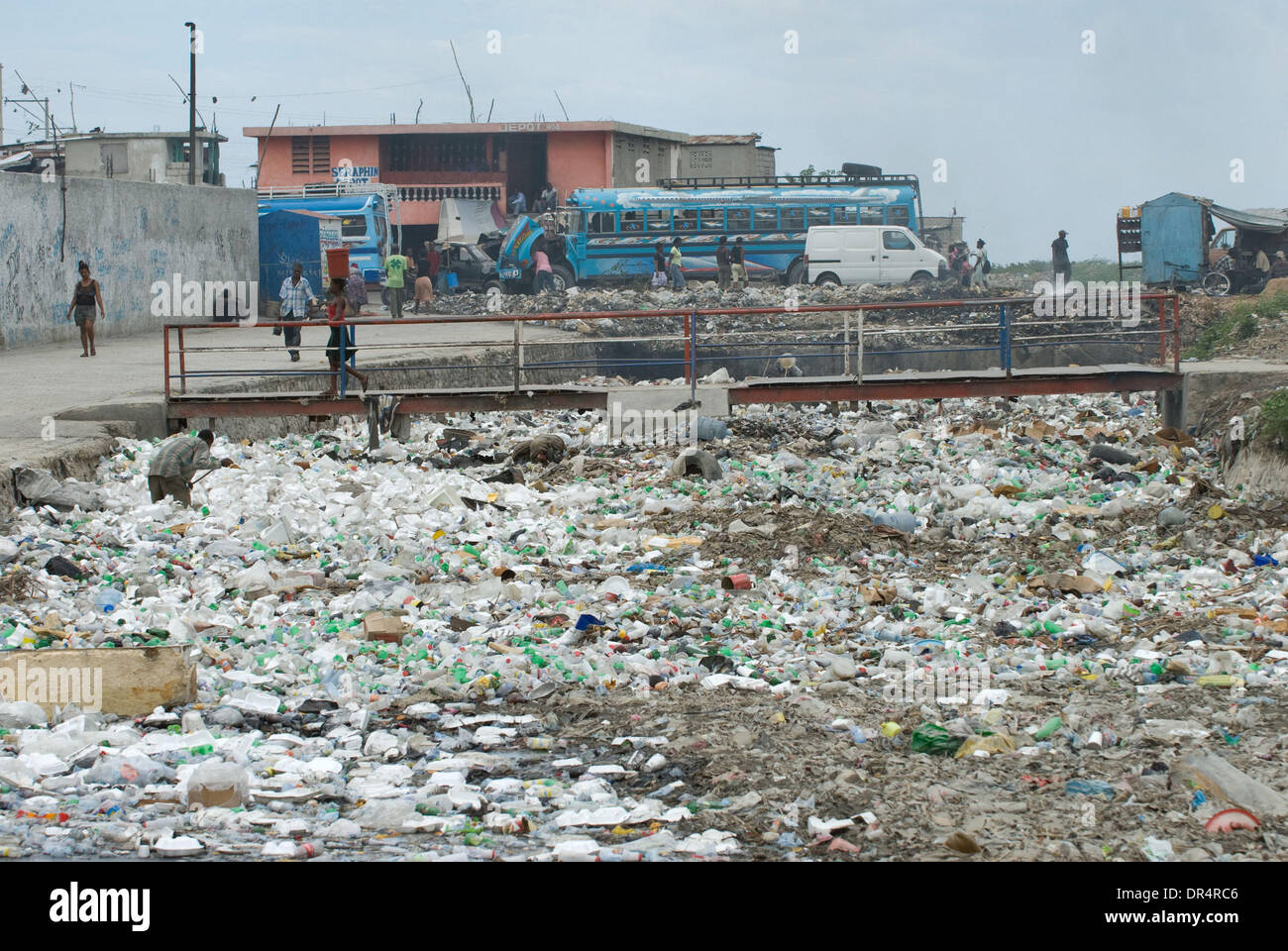 Apr 30, 2009 - Port au Prince, Haiti - Garbage clogs a polluted canal ...