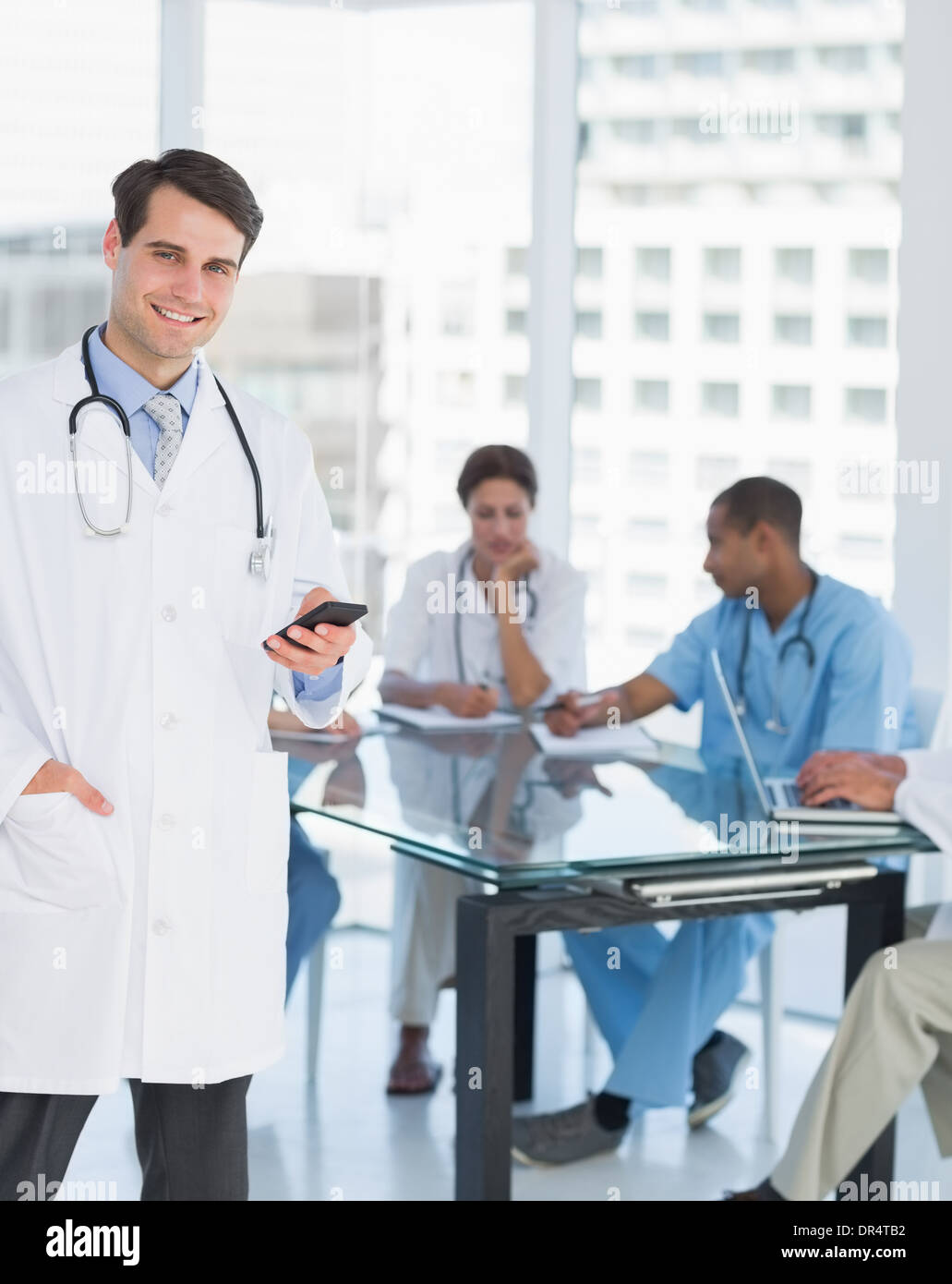 Doctor messaging hi-res stock photography and images - Alamy