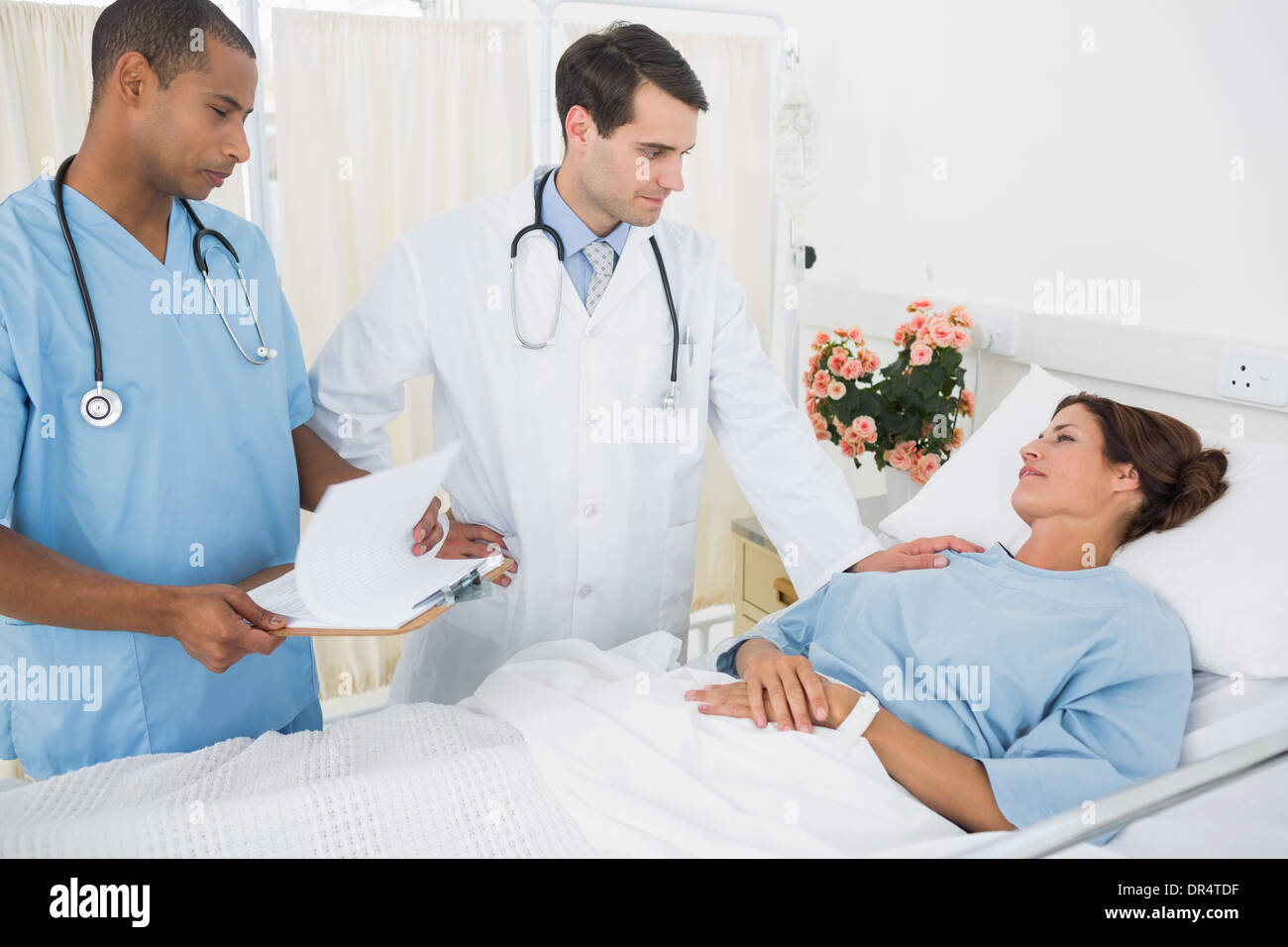 Doctors visiting patient in hospital Stock Photo - Alamy