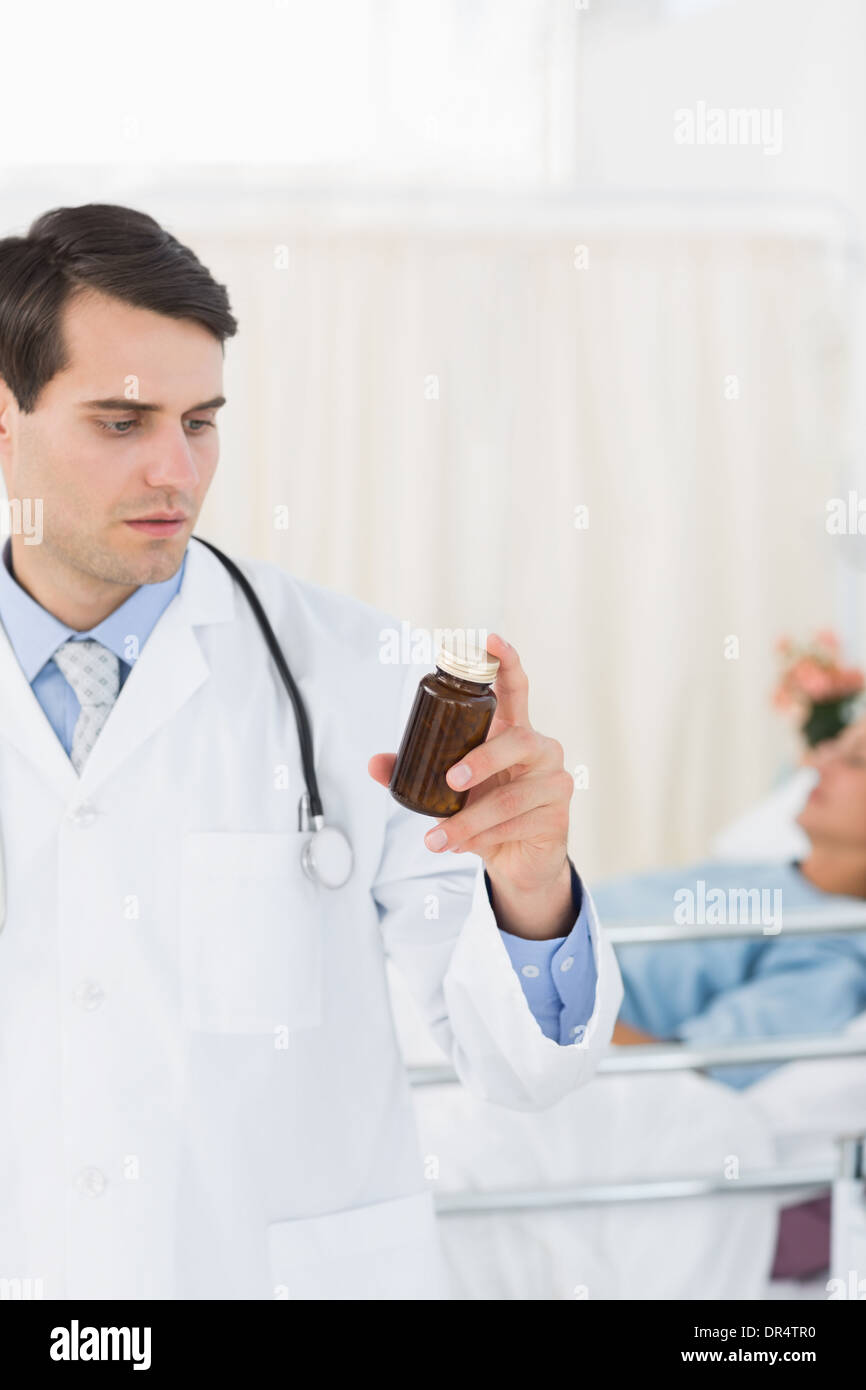 Hospital pharmacist and patient hi-res stock photography and images - Alamy