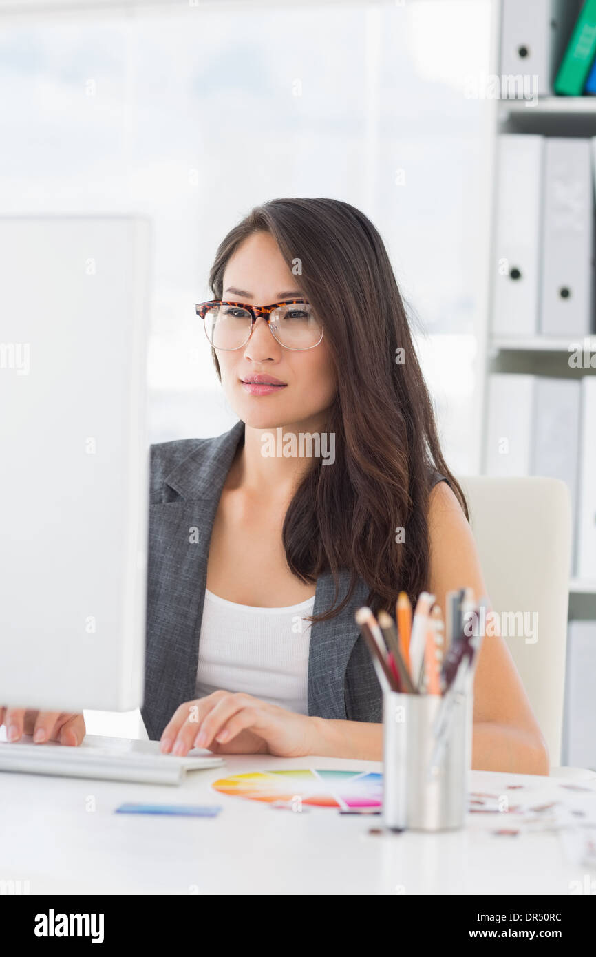 Woman computer office hi-res stock photography and images - Alamy