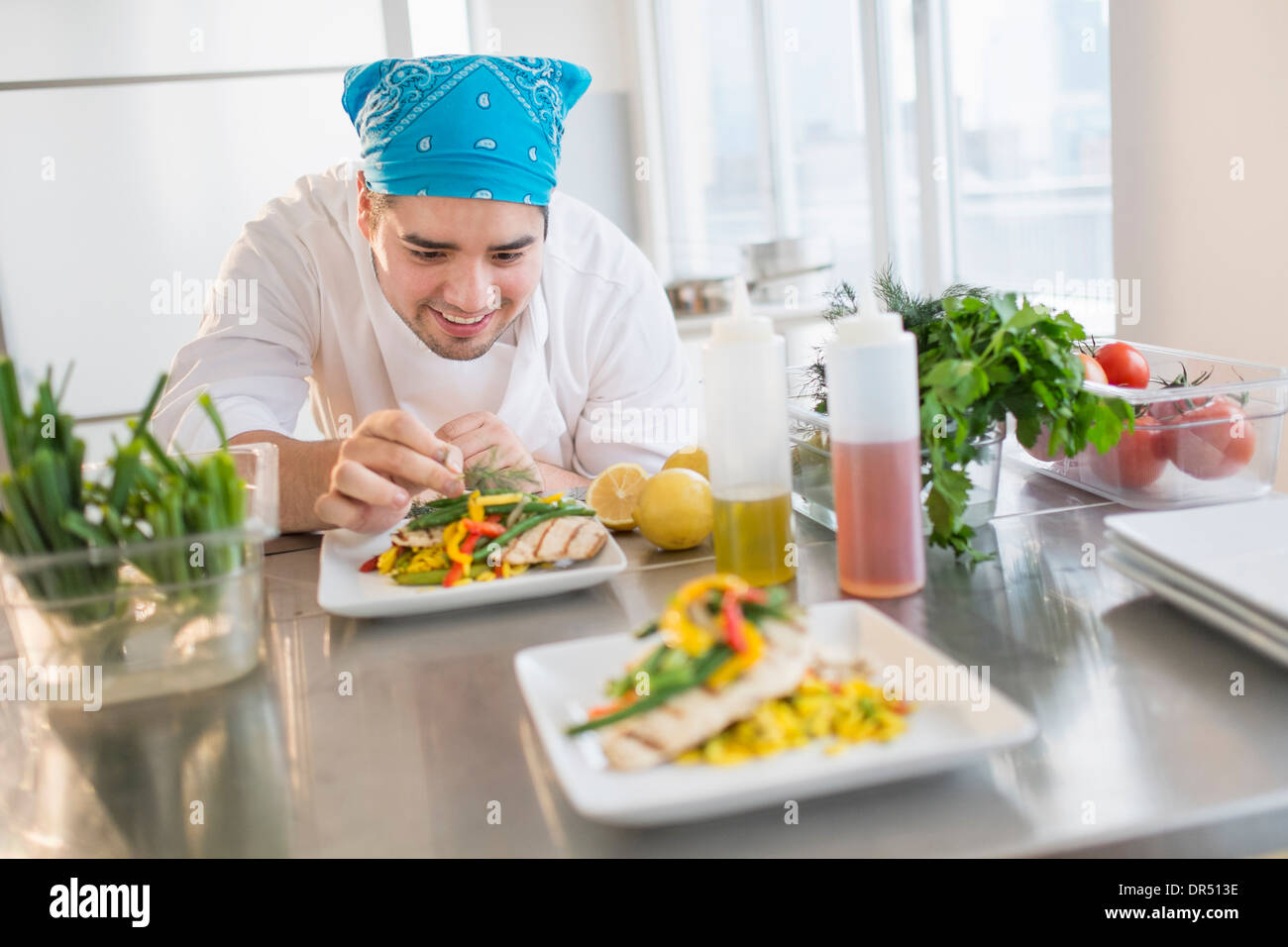 Chef plating detail hi-res stock photography and images - Alamy