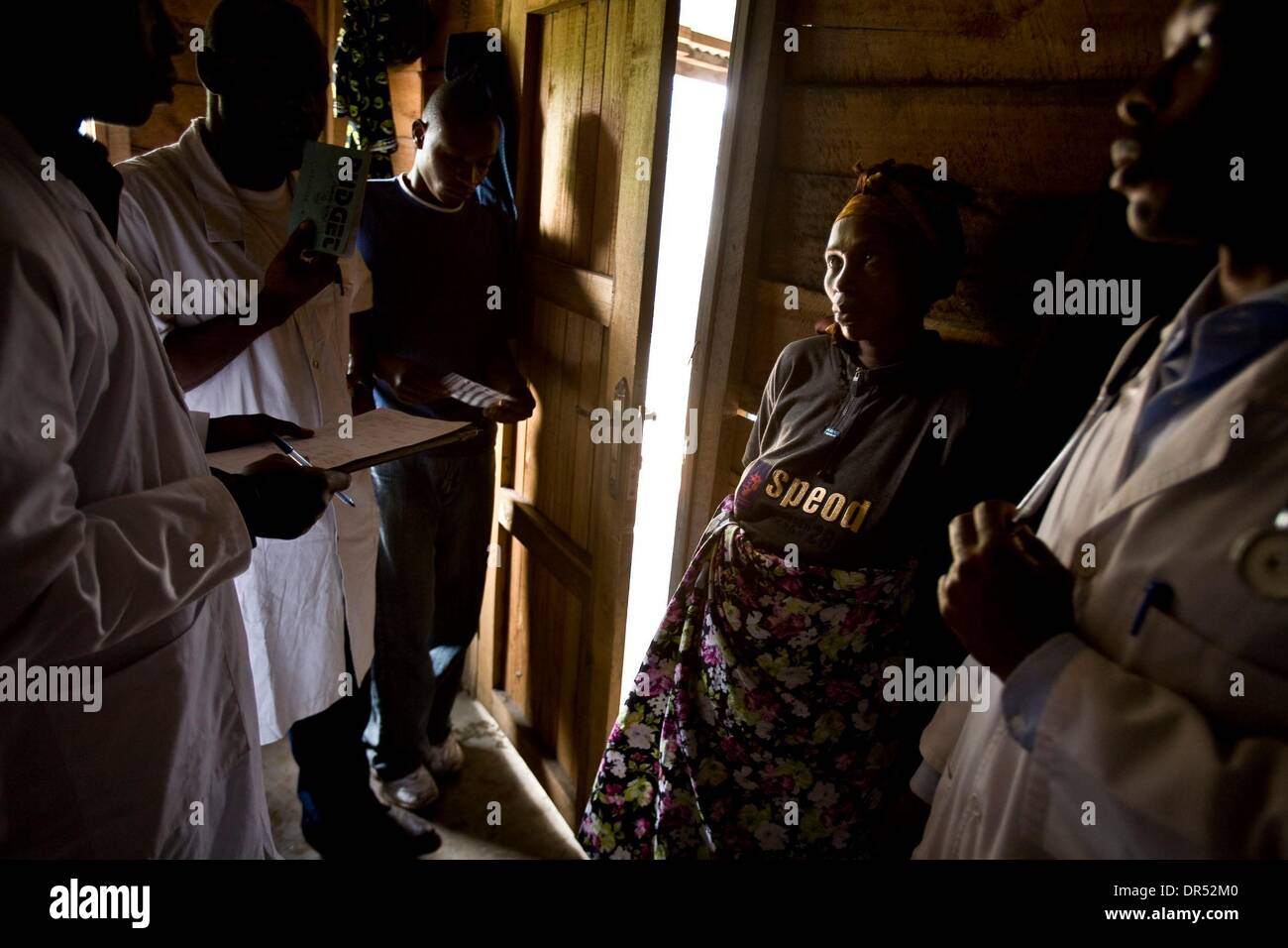 Jan. 6, 2009 - Goma, Democratic Republic of Congo - Doctors consult ...