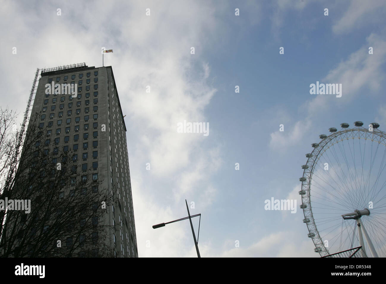 Royal dutch shell headquarters hi-res stock photography and images - Alamy