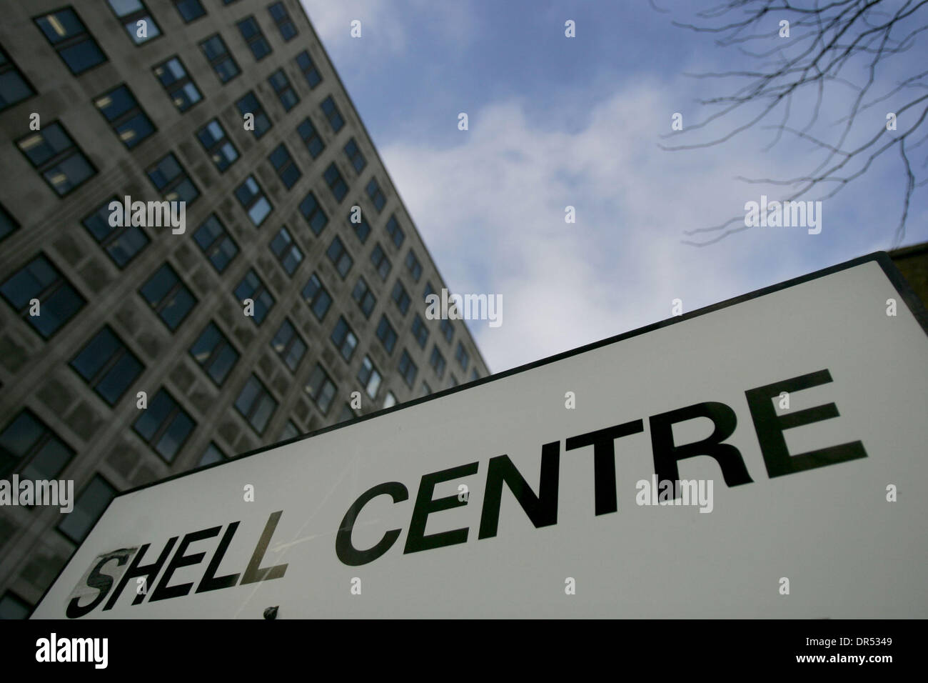 Royal dutch shell headquarters hi-res stock photography and images - Alamy