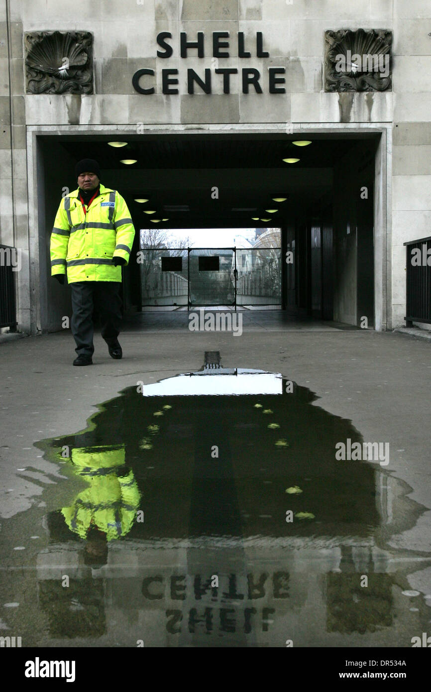 Royal dutch shell headquarters hi-res stock photography and images - Alamy