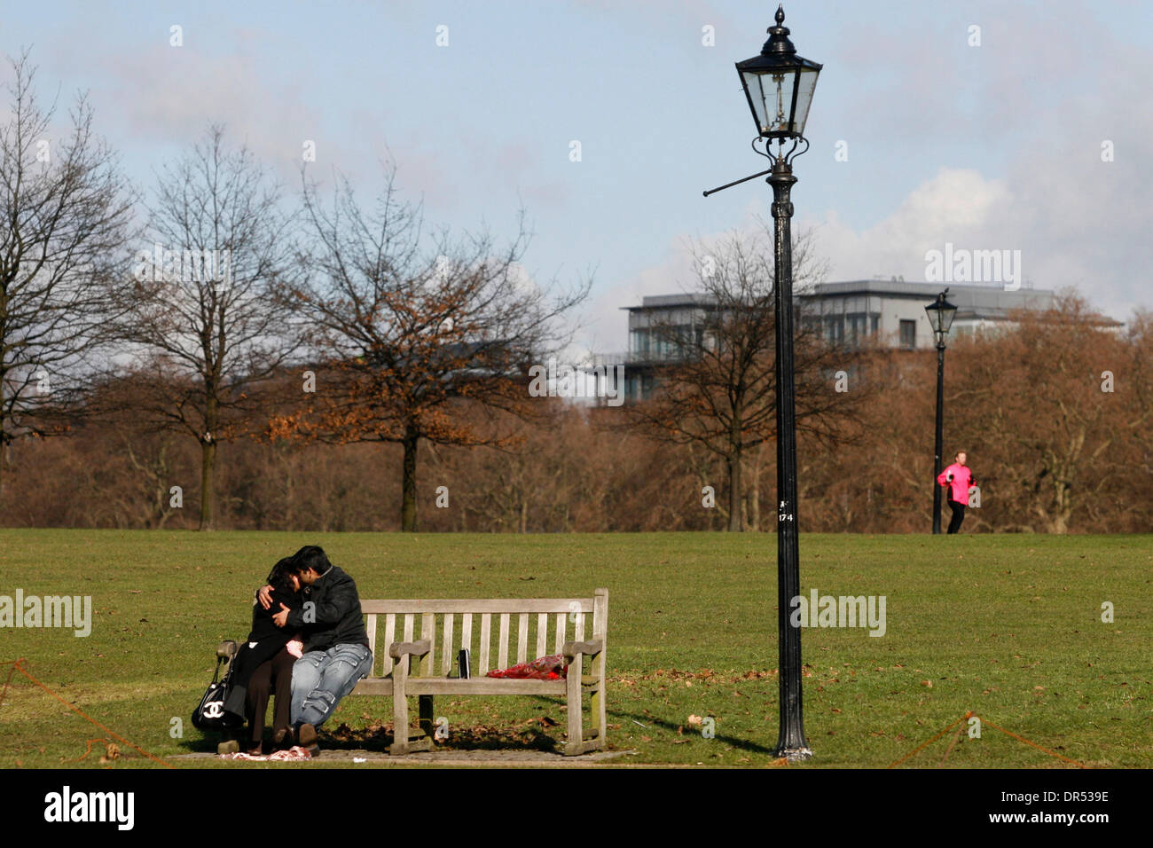 Feb 13, 2009 - London, England, United Kingdom - A couple seen kissing ...